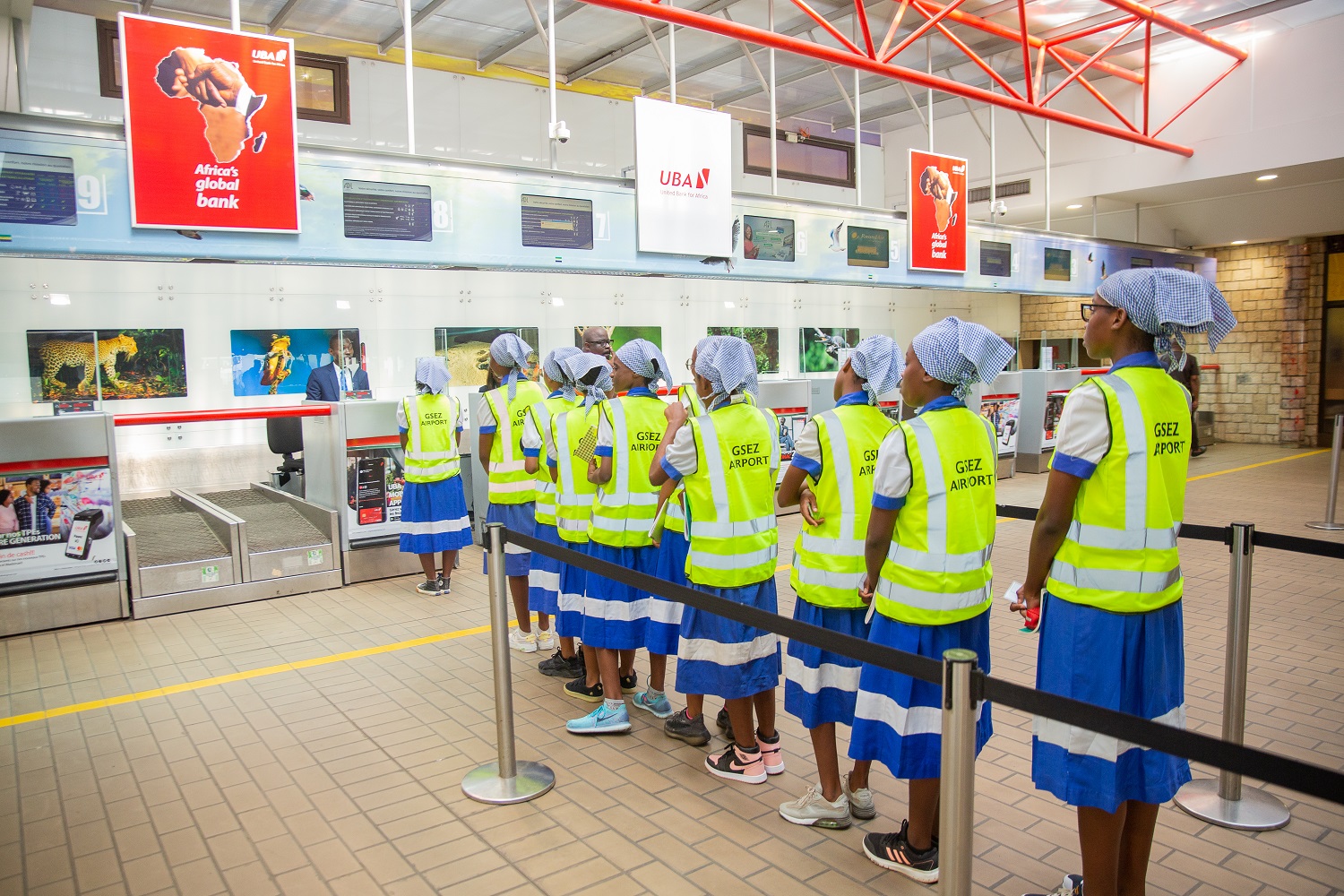 The young students of St Pie X visit ADL - International Airport Leon ...